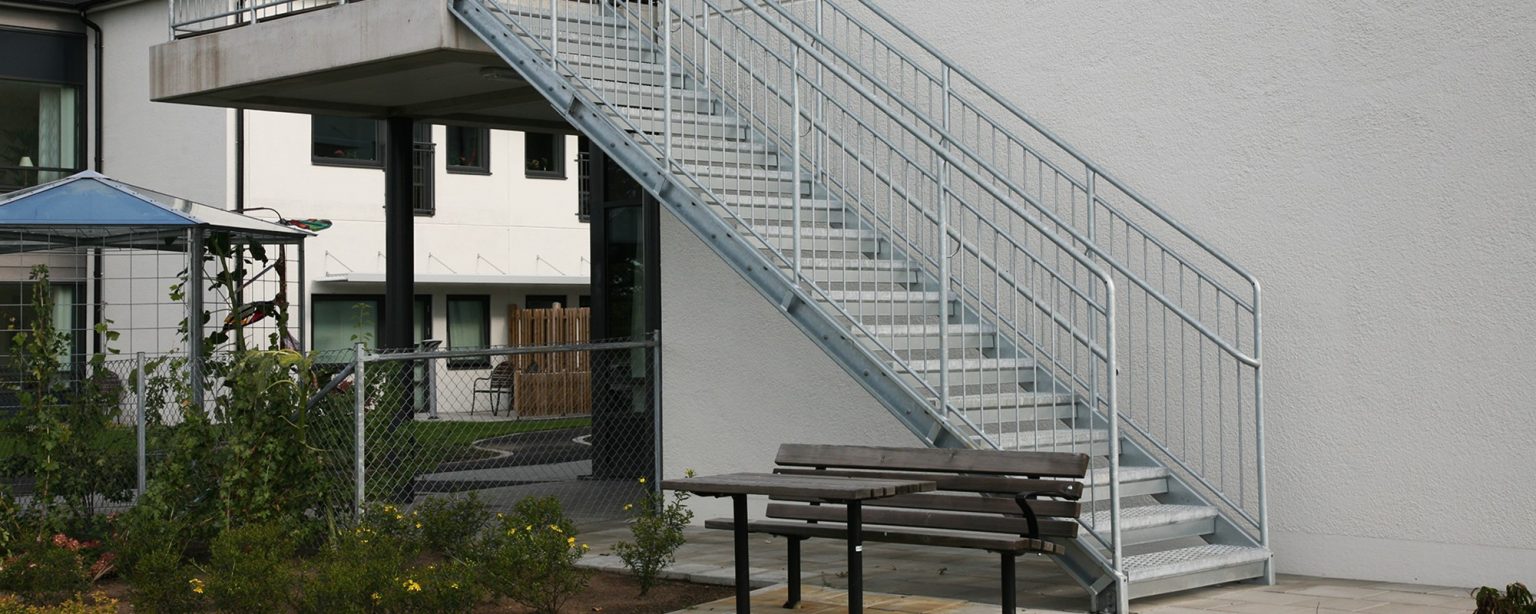 Trappsteg i gallerdurk, slitsdurk och lättdurk – Weland AB